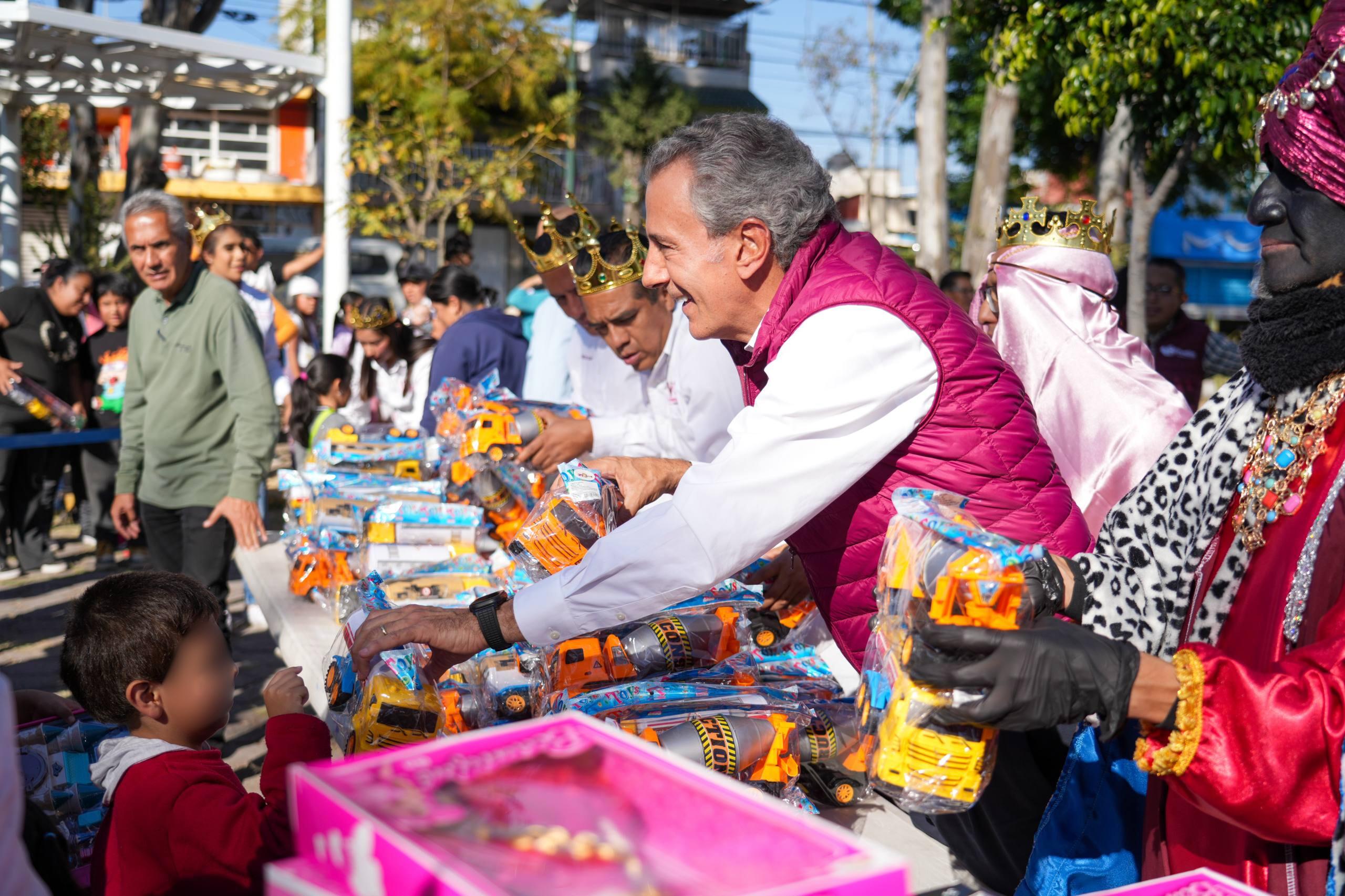 La ilusión de Reyes llegó a niñas y niños de Ignacio Romero Vargas y La Rosa - Los Titulares